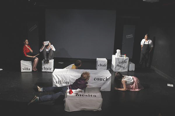 El español somete al inglés en Nueva York en la farsa teatral ...