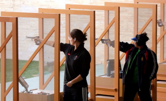 «recibir un disparo», no «ser disparado» | FundéuRAEFundéuRAE