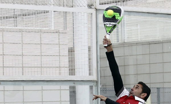 «pádel», adaptación de «paddle» | Fundéu