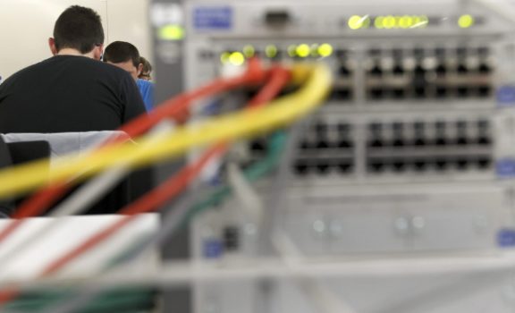 «hacker» y «cracker», diferencias de significado | FundéuRAE