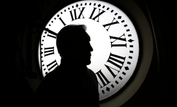 carrera «contrarreloj», trabajar «contra reloj» | FundéuRAEFundéuRAE