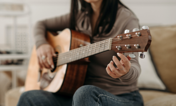 «distender», mejor que «distensionar» | FundéuRAEFundéuRAE