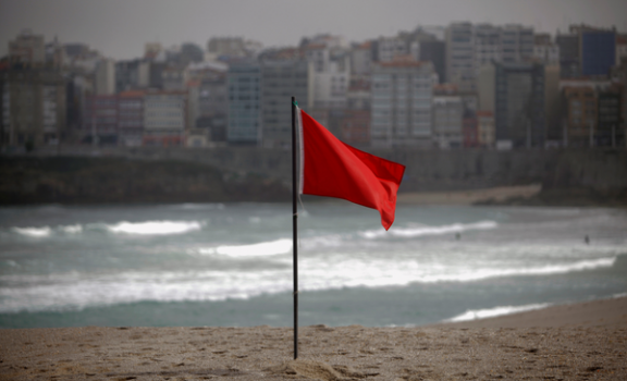 «red flag» es «bandera roja» | FundéuRAE