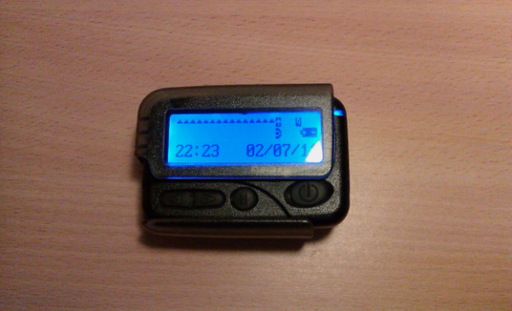 «busca» o «bíper», mejor que «beeper» | FundéuRAE